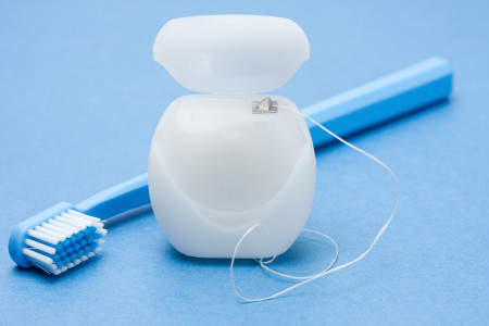 Cleaning Between Your Teeth Properly - How To Floss